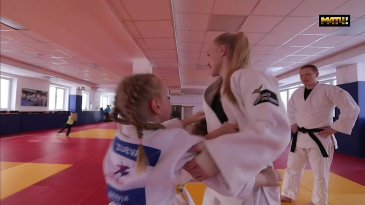 Смотреть "Специальный репортаж 2024. Семейное дело" онлайн - eTVnet